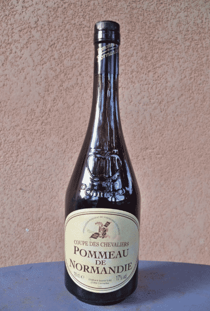 Comment Déguster Du Pommeau de Normandie ? (Guide Débutant)